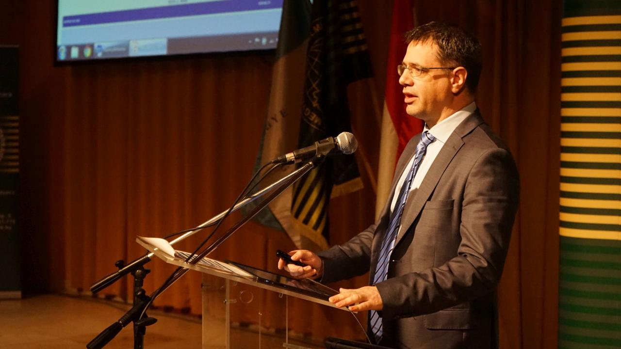 Besesek Botond: Az adórendszernek versenyképesnek és egyszerűnek kell ...