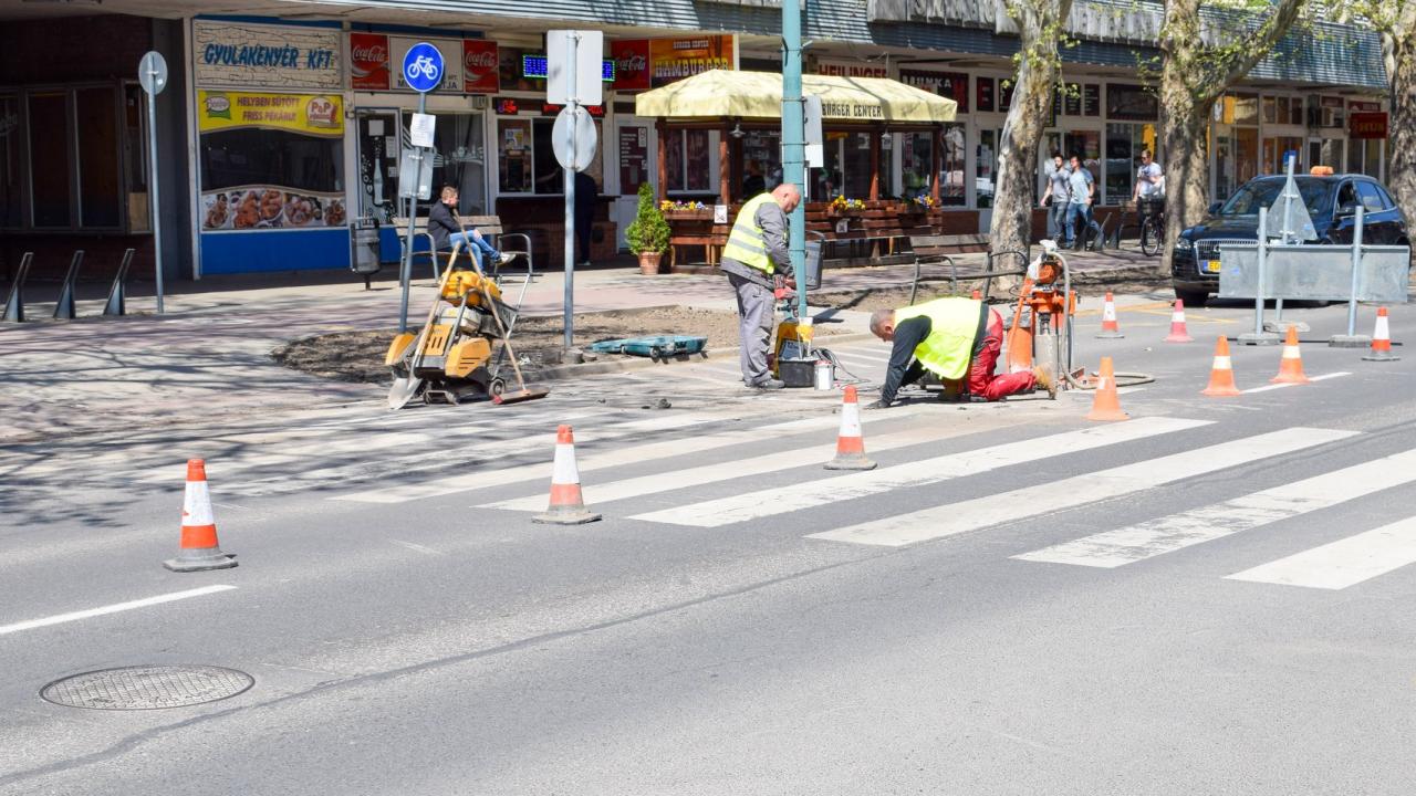 Okos zebra segíti Gyulán is az átkelést
