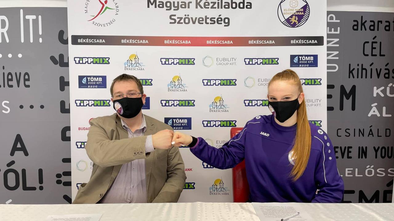 Kézilabda: Szabó Dóra jövőre is a csabai kaput védi