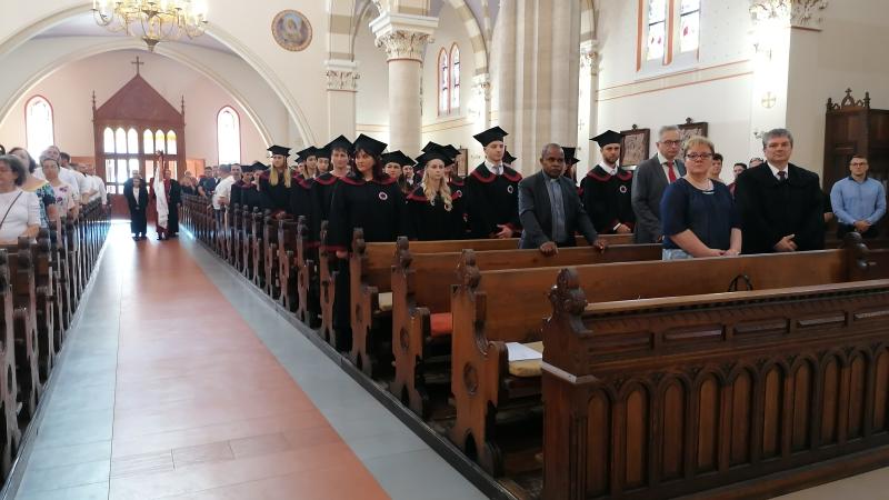 Gál Ferenc Egyetem: Közel hatvan végzős vehette át a diplomáját pénteken